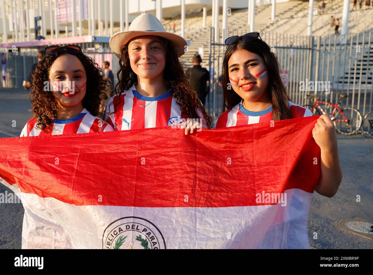 Young paraguayan women hi-res stock photography and images - Alamy