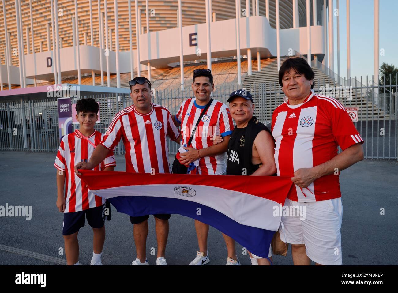 Paraguayan supporters hi-res stock photography and images - Alamy