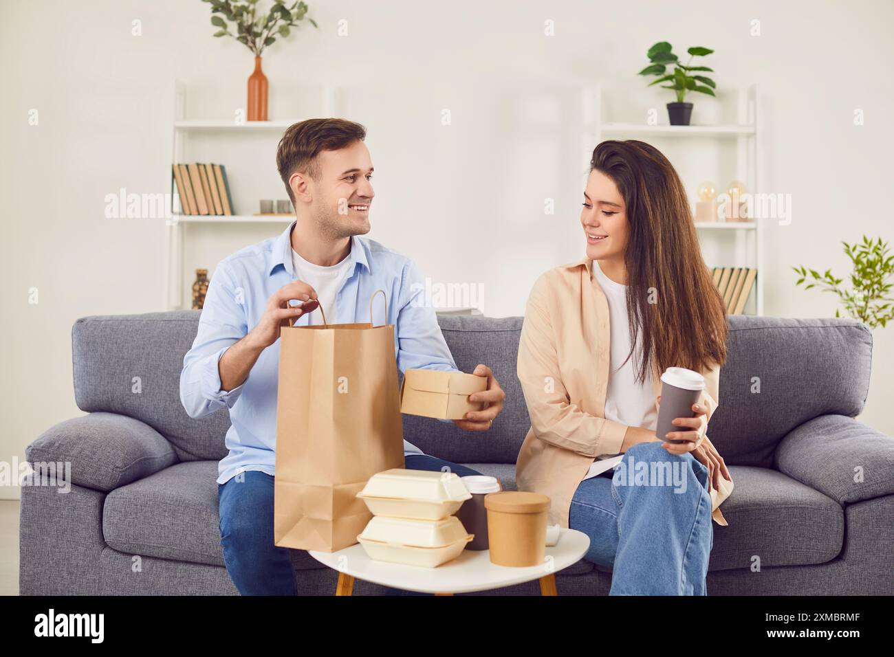 Couple order fast food restaurant hi-res stock photography and images ...