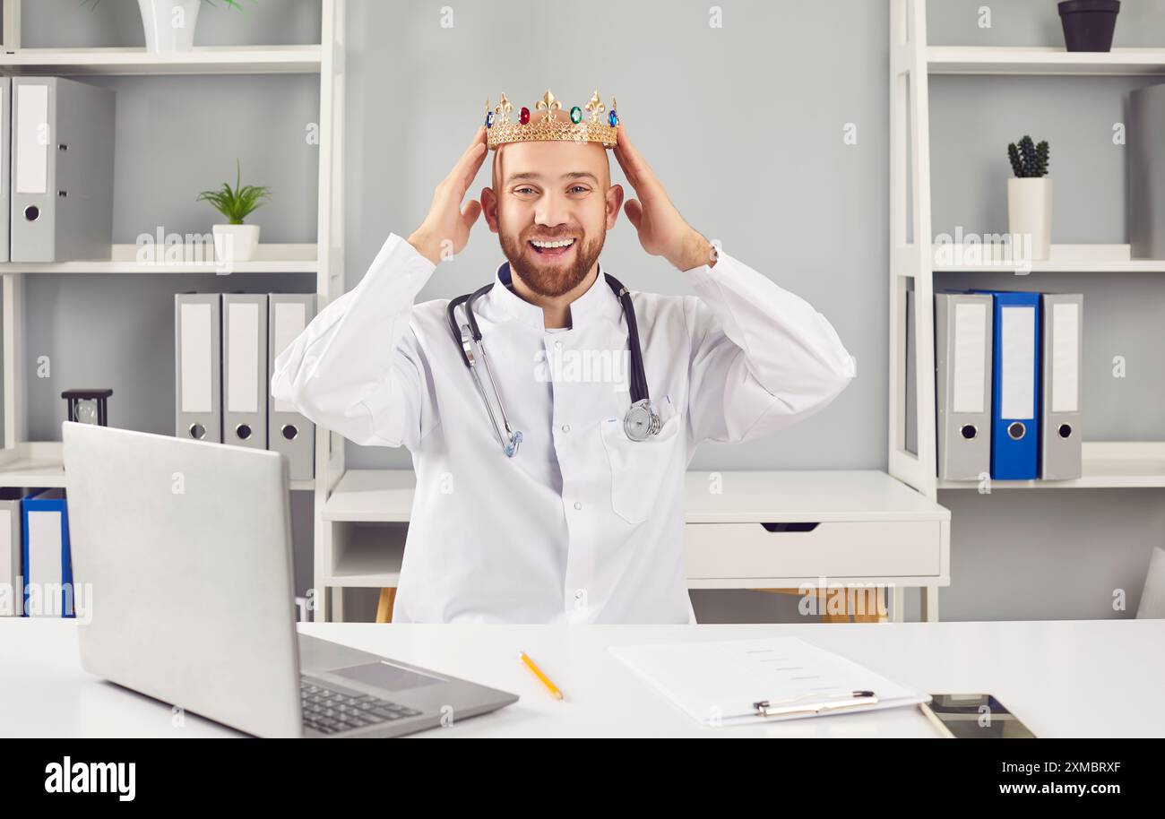 Happy Smiling Doctor Or Nurse Wearing King Crown In Hospital Stock ...