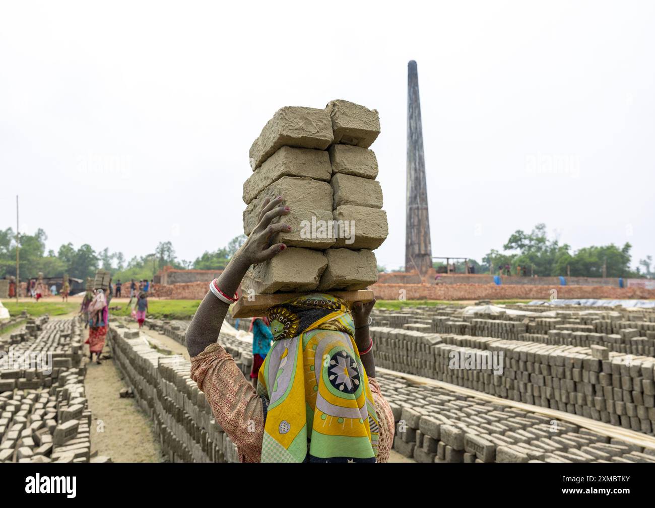 Women in heavy industry hi-res stock photography and images - Alamy