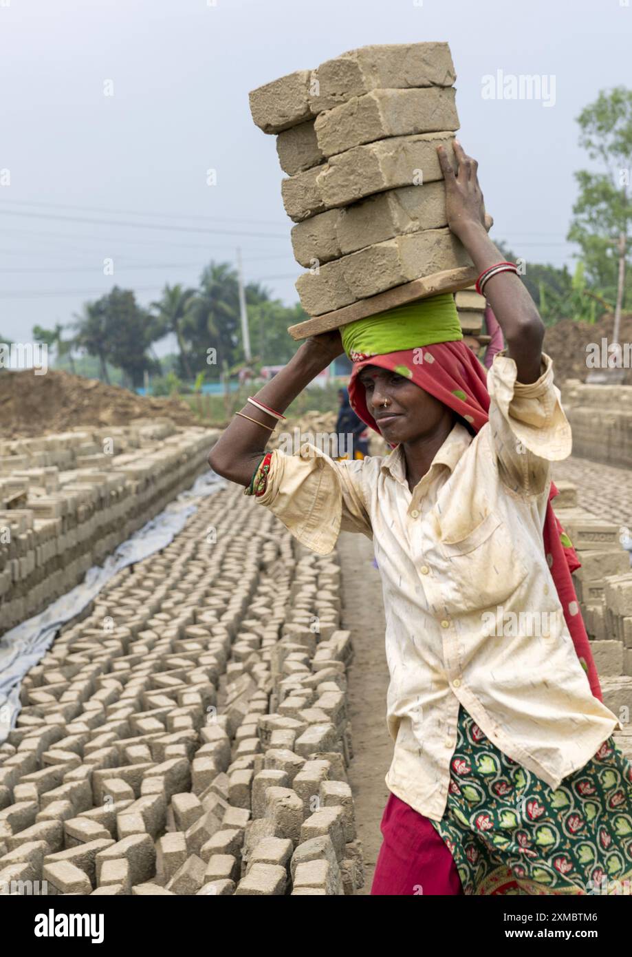 Women carrying bricks on their heads at a brick factory, Sylhet ...
