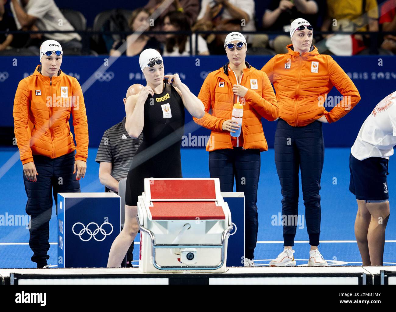 PARIS - Kim Busch, Tessa Giele, Sam van Nunen and Marrit Steenbergen ...