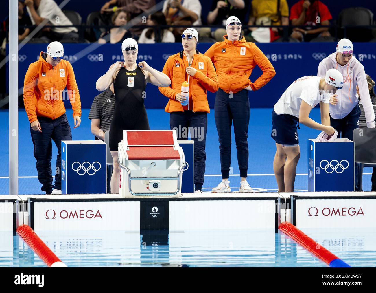 PARIS - Kim Busch, Tessa Giele, Sam van Nunen and Marrit Steenbergen ...