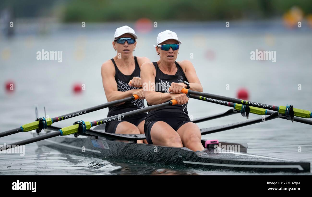 New Zealand's Brooke Francis and Lucy Spoors, compete during the women ...