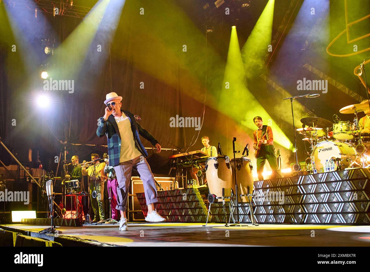 Jan Delay & Disko No. 1 live bei einem Konzert der Best of 25 Years ...