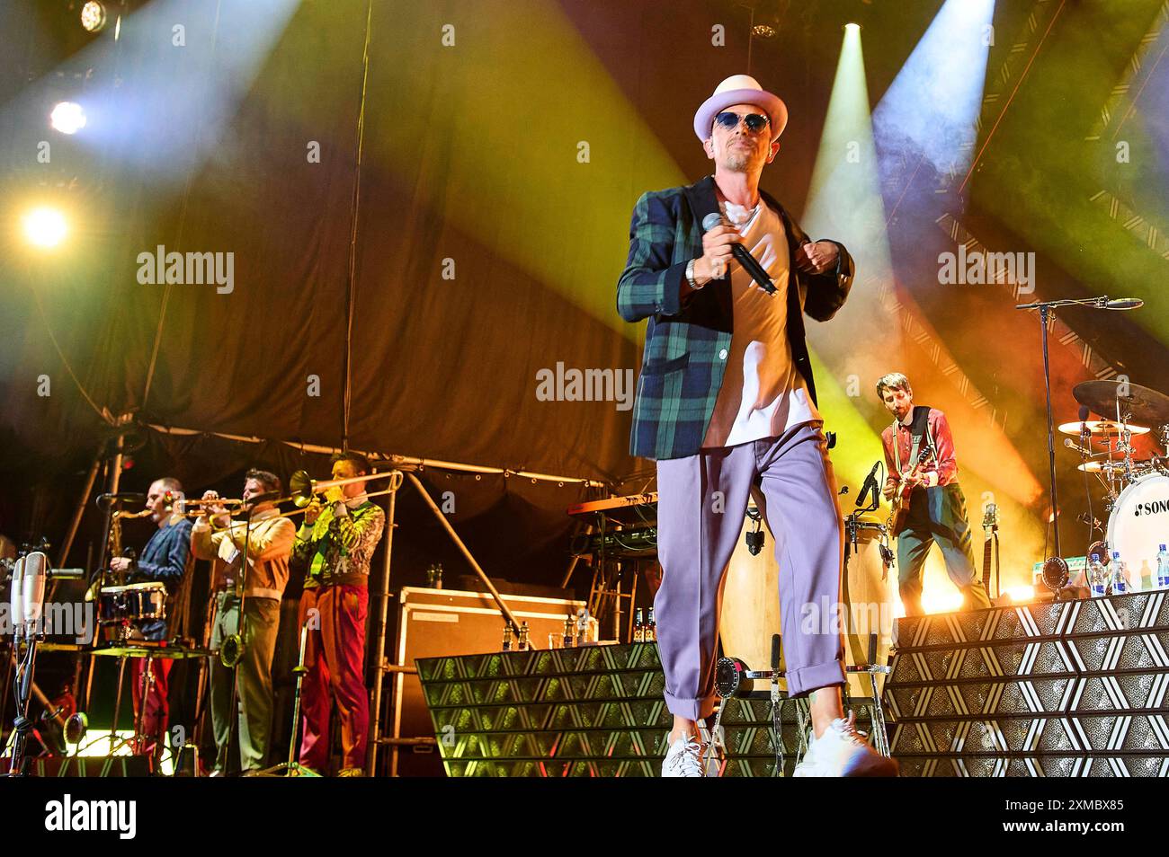 Jan Delay & Disko No. 1 live bei einem Konzert der Best of 25 Years ...