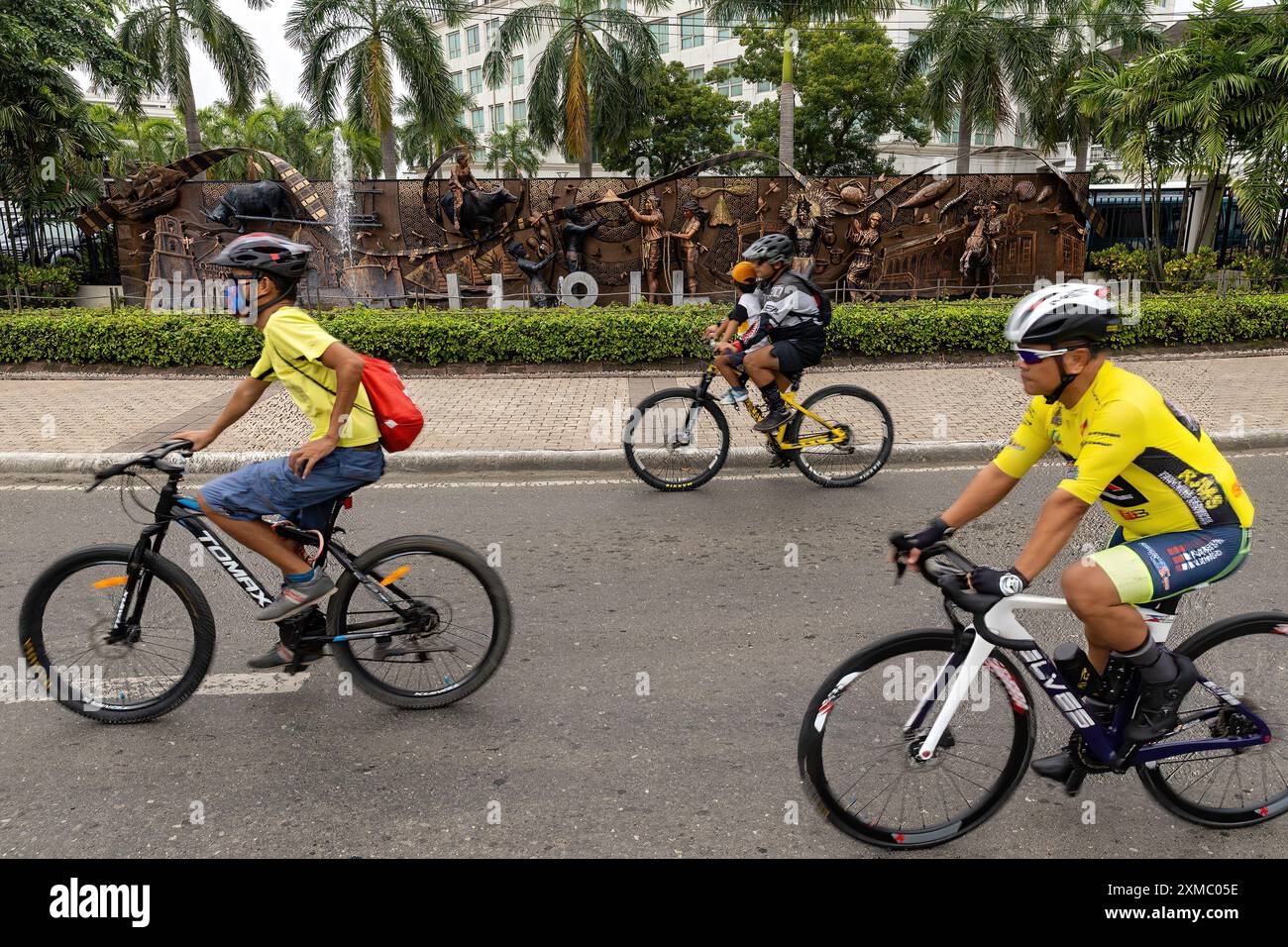 Iloilo City, Philippines. 27th July, 2024. Filipino bike enthusiasts ...