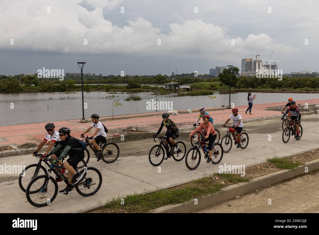 Iloilo City, Philippines. 27th July, 2024. Filipino bike enthusiasts ...