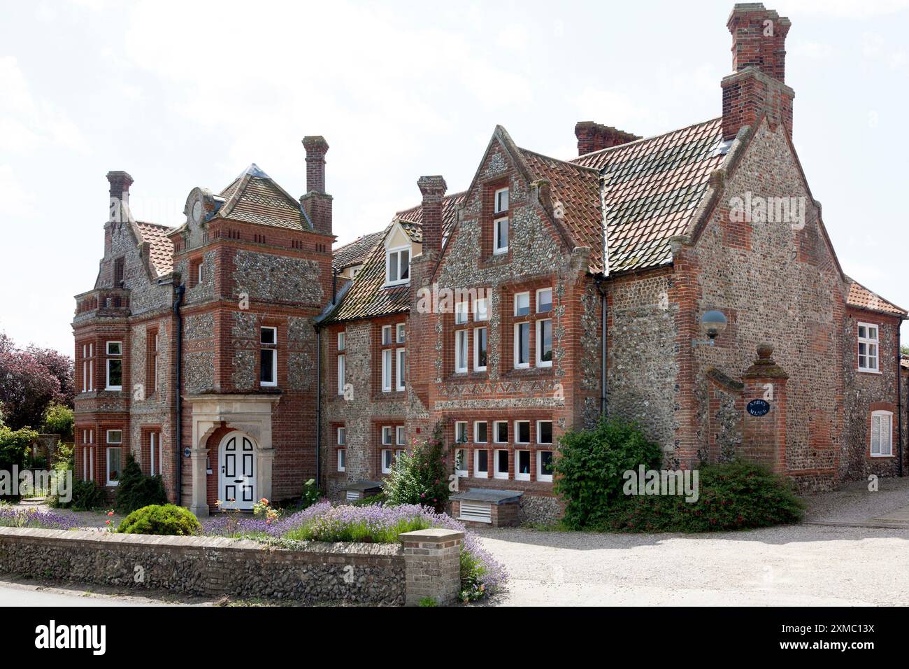 Abbey house hi-res stock photography and images - Alamy
