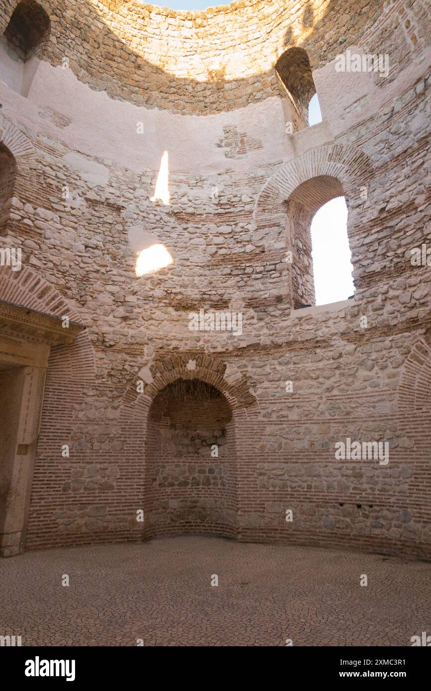 Interior / inside the Vestibule 'Vestibulum' of Diocletian's Palace ...