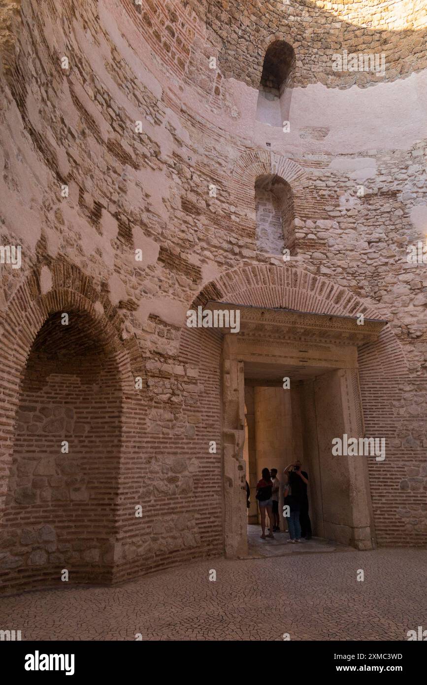 Interior / inside the Vestibule 'Vestibulum' of Diocletian's Palace ...