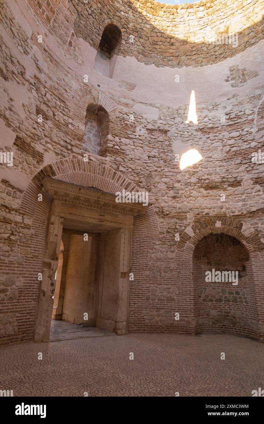 Vestibule diocletians palace hi-res stock photography and images - Alamy