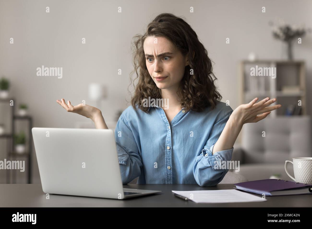 Woman computer screen face hi-res stock photography and images - Alamy
