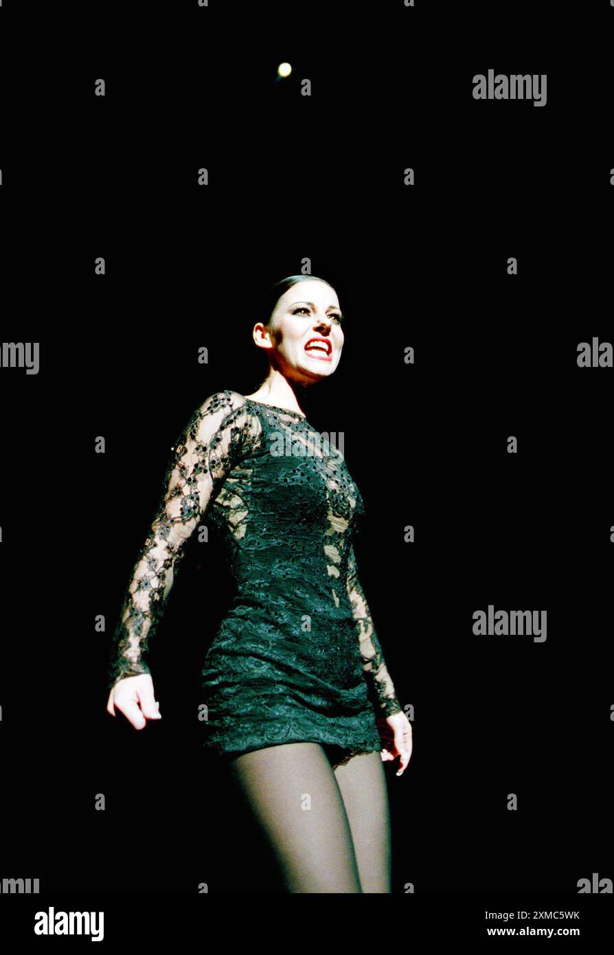 Ruthie Henshall (Roxie Hart) in CHICAGO at the Adelphi Theatre, London ...