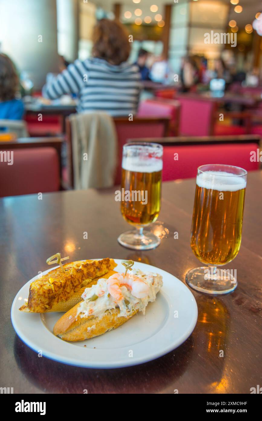 Two glasses beer two tapas hi-res stock photography and images - Alamy