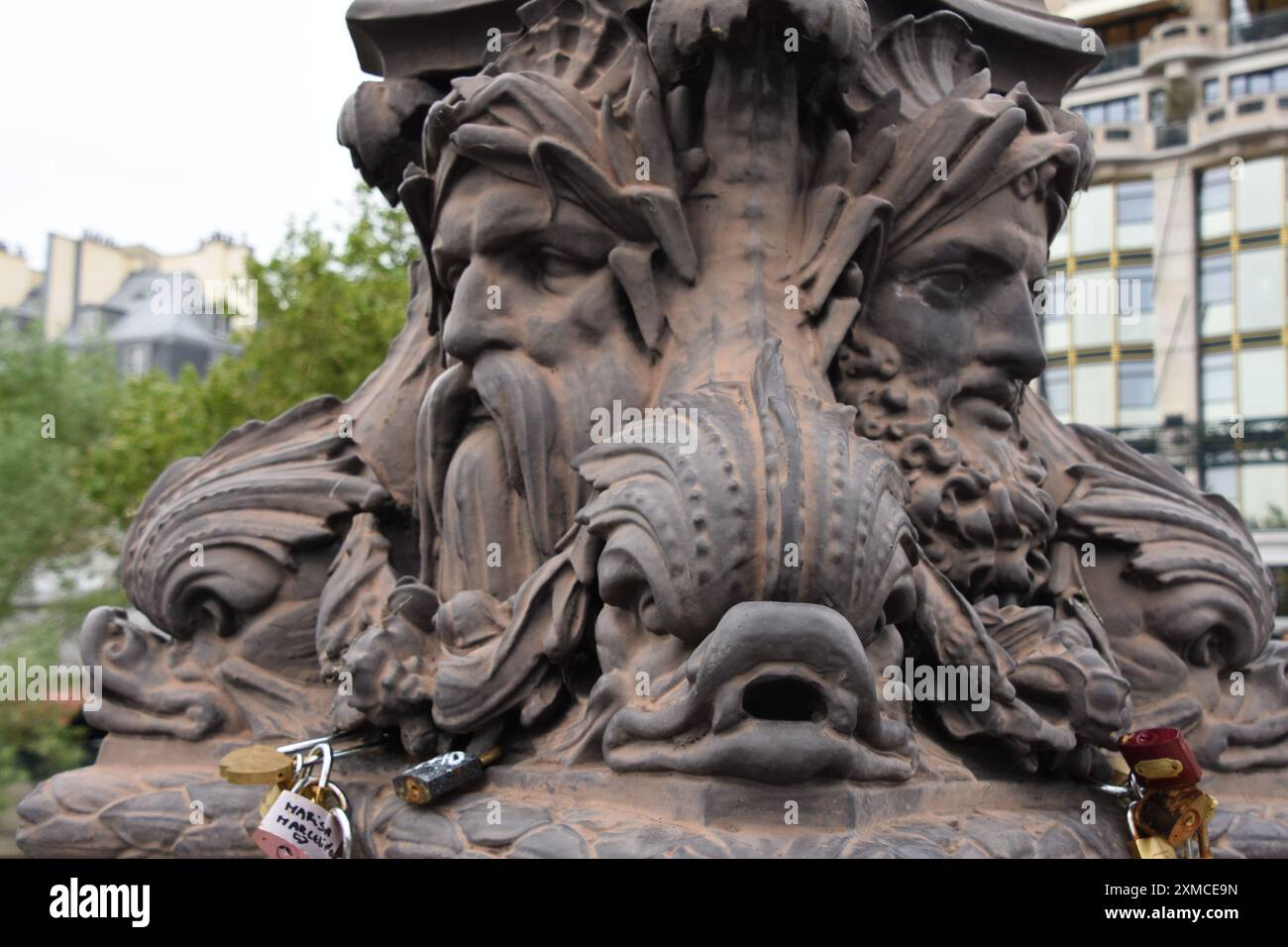 Sculpture à Paris Stock Photo - Alamy