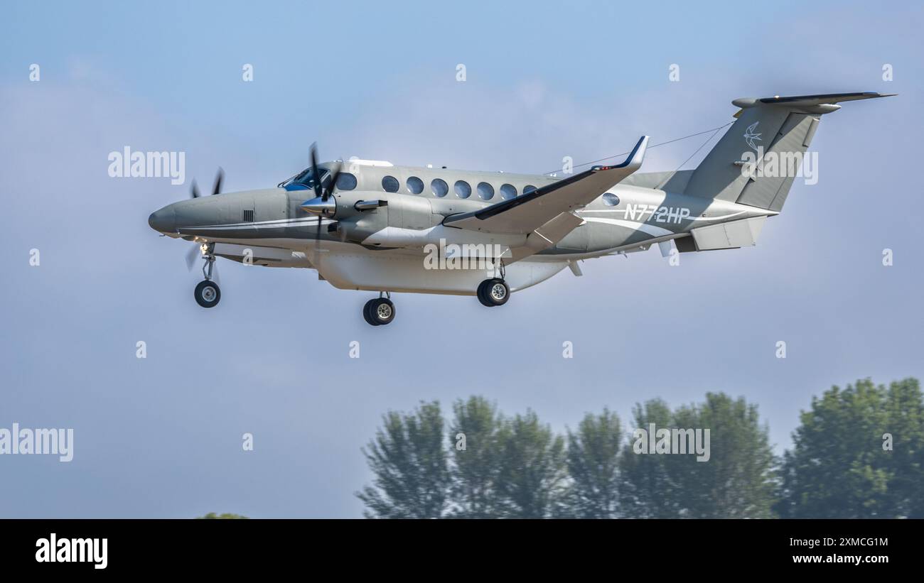 Metrea - Beechcraft Super King Air, arriving at RAF Fairford to take ...