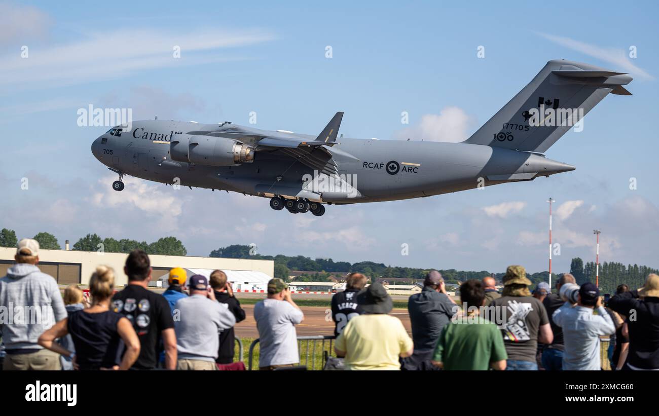 Royal Canadian Air Force - Boeing CC-177 Globemaster III, arriving at ...