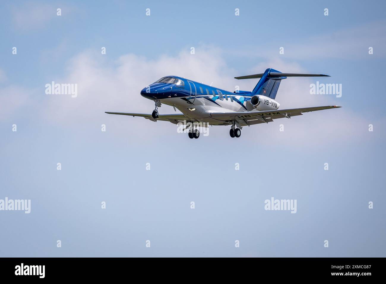 Pilatus PC-24 ‘HB-VVM’ arriving at RAF Fairford to take part in the ...