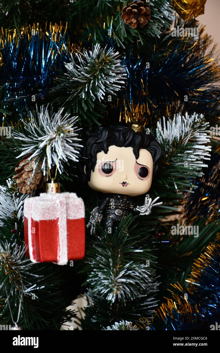 Funko Pop action figure of Edward Scissorhands from popular film of Tim ...