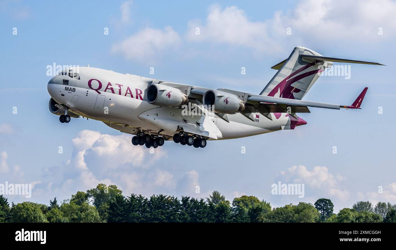 Qatari Emiri Air Force - Boeing C-17A Globemaster III, arriving at RAF ...