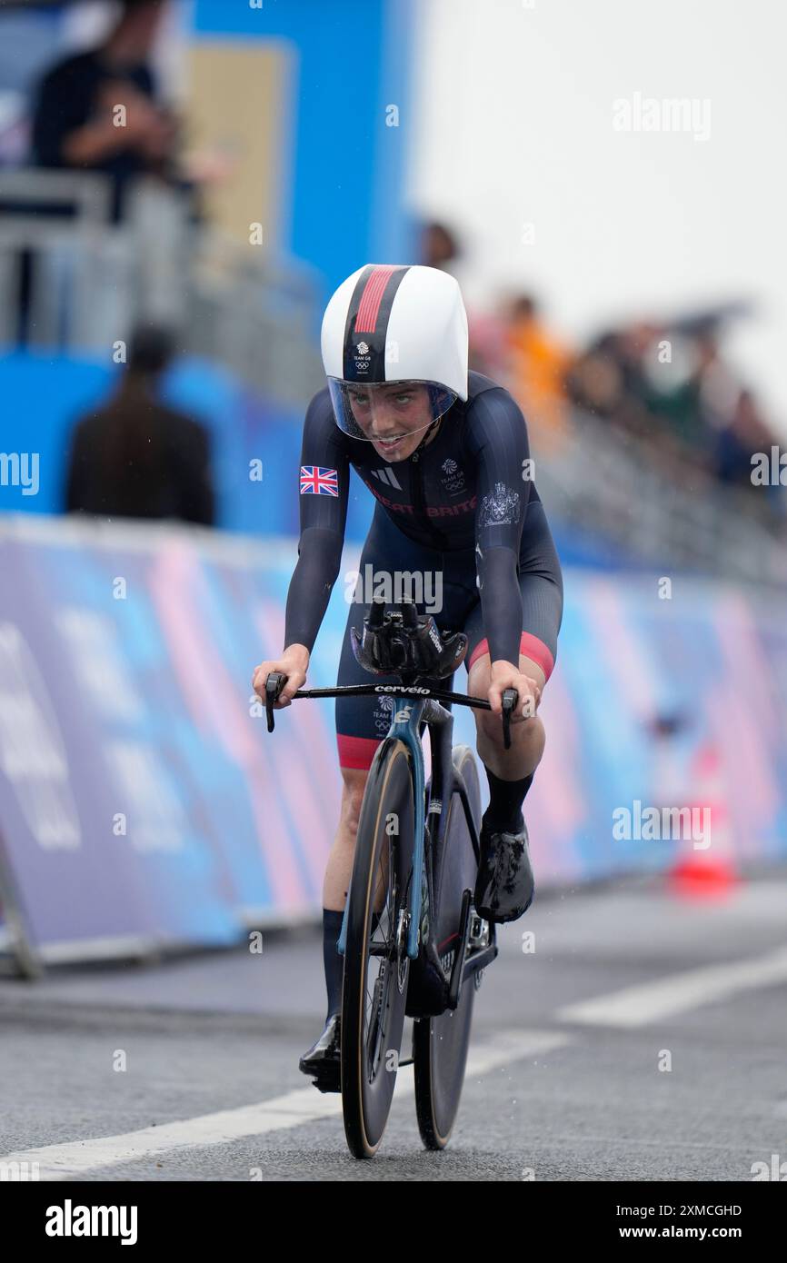 Anna Henderson, of Britain, competes on her way to clinch the silver ...