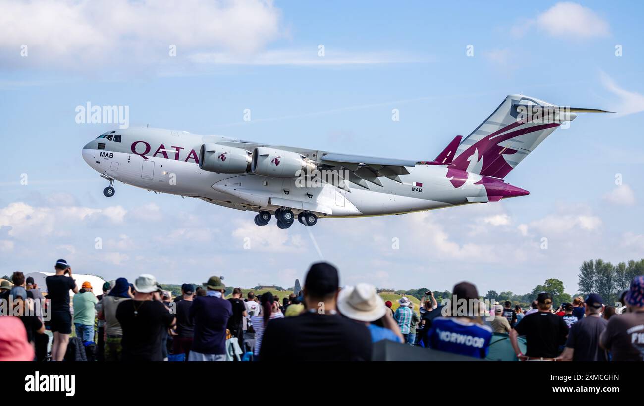 Qatari Emiri Air Force - Boeing C-17A Globemaster III, arriving at RAF ...