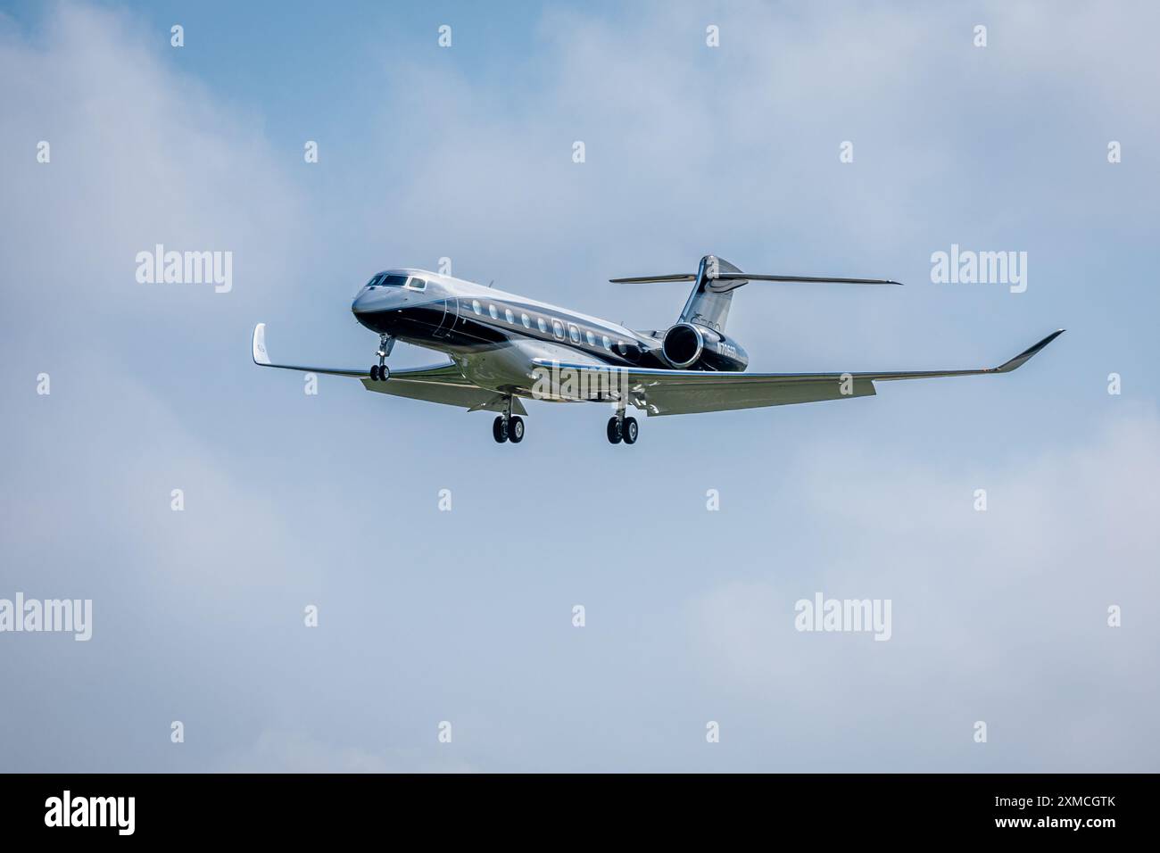 Rolls royce pearl 700 engines hi-res stock photography and images - Alamy