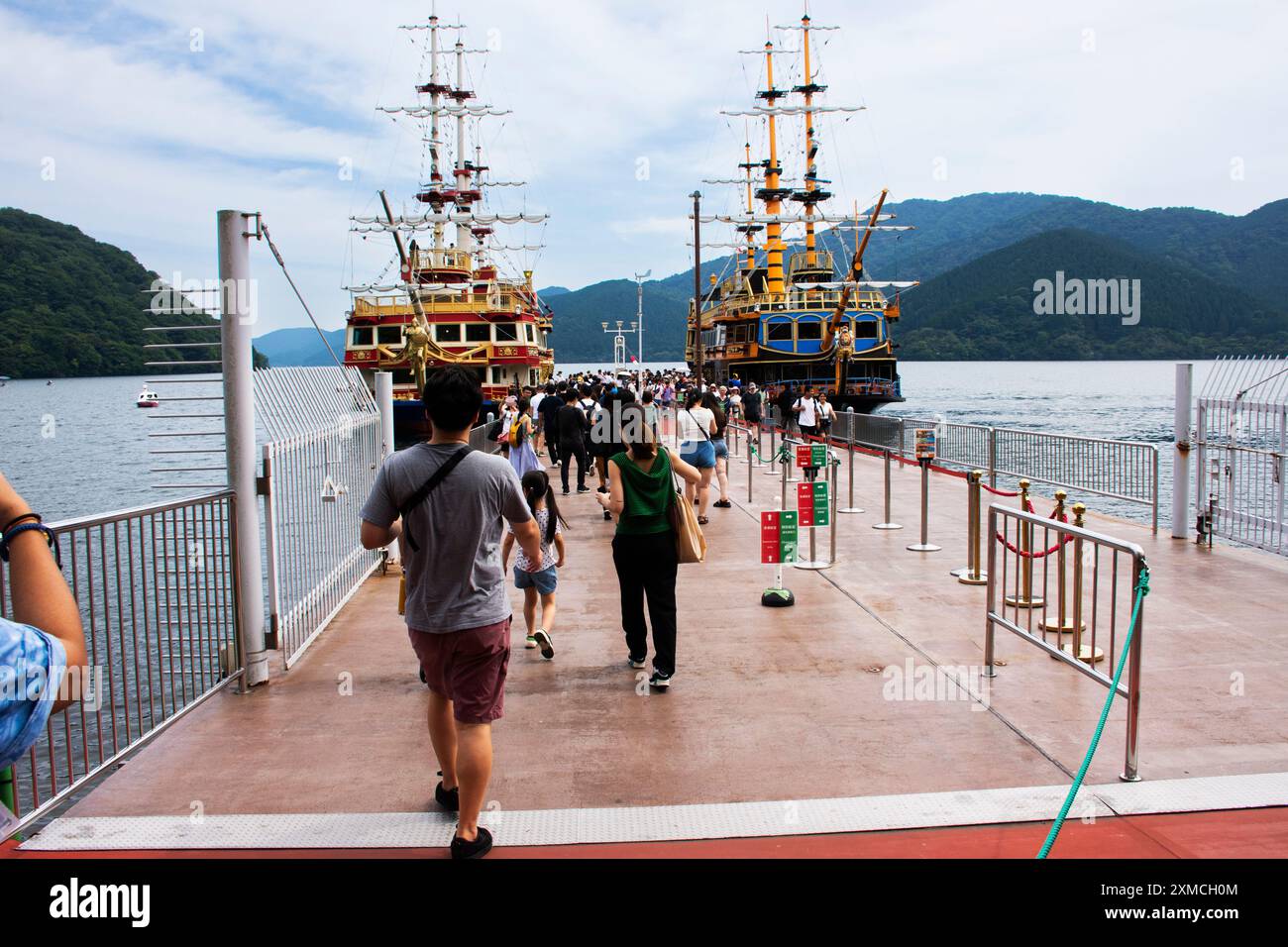 Classic boat tour of Hakone Sightseeing Cruise Pirate Ship sailing in ...
