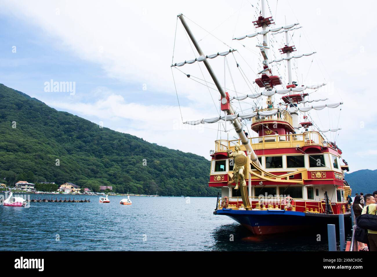 Classic boat tour of Hakone Sightseeing Cruise Pirate Ship sailing in ...