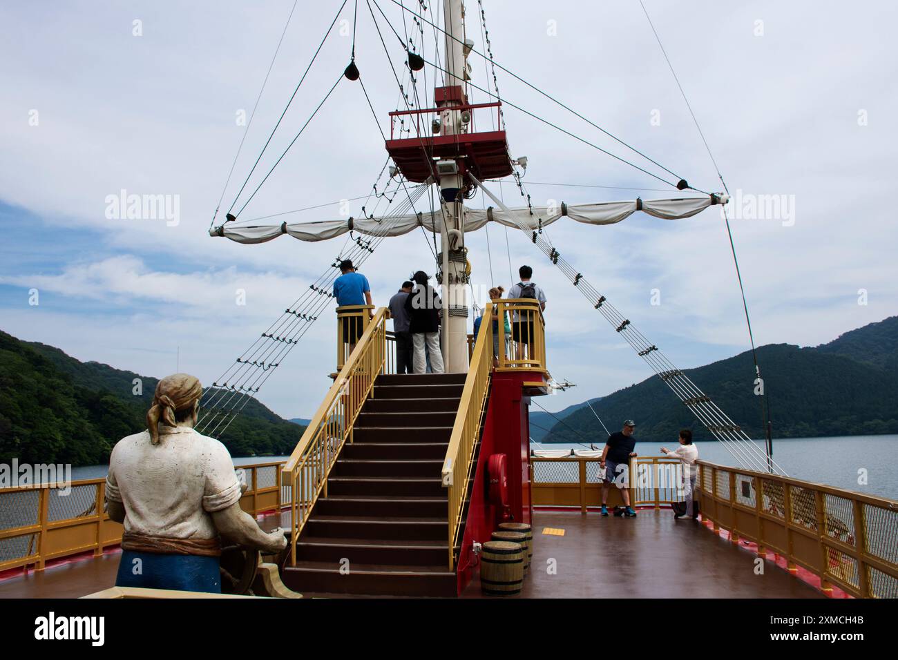 Classic boat tour of Hakone Sightseeing Cruise Pirate Ship sailing in ...