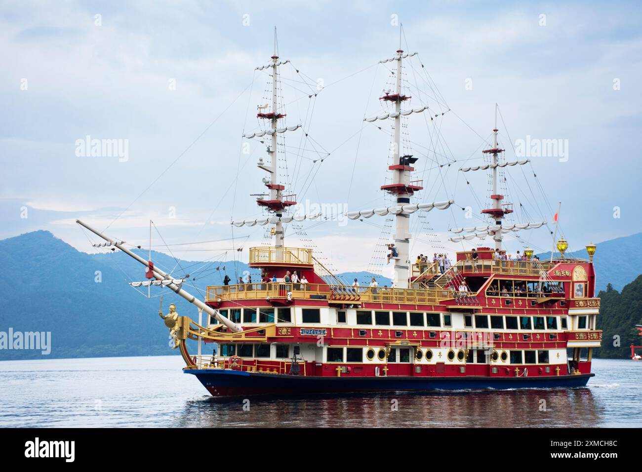 Classic boat tour of Hakone Sightseeing Cruise Pirate Ship sailing in ...