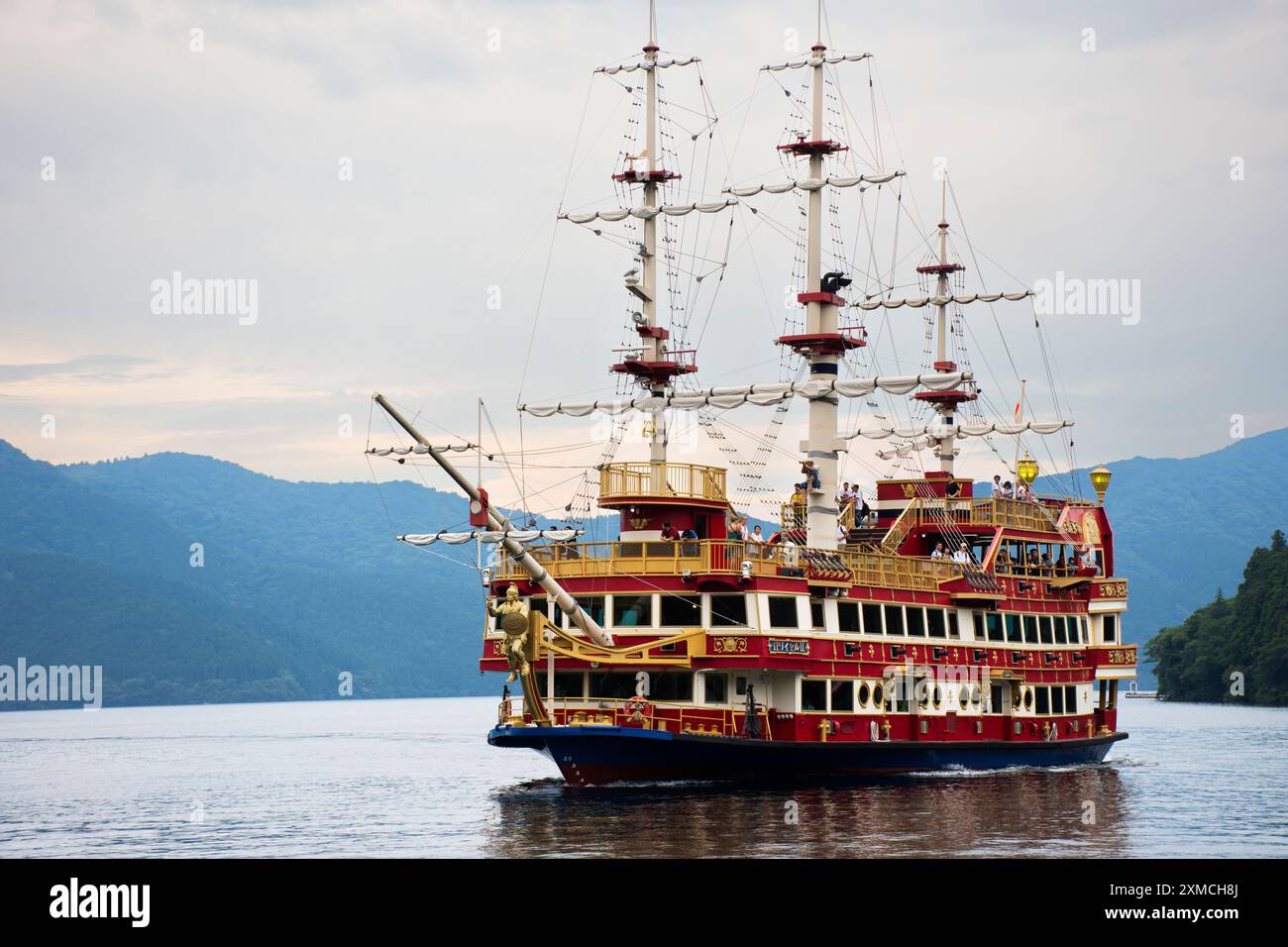 Classic boat tour of Hakone Sightseeing Cruise Pirate Ship sailing in ...