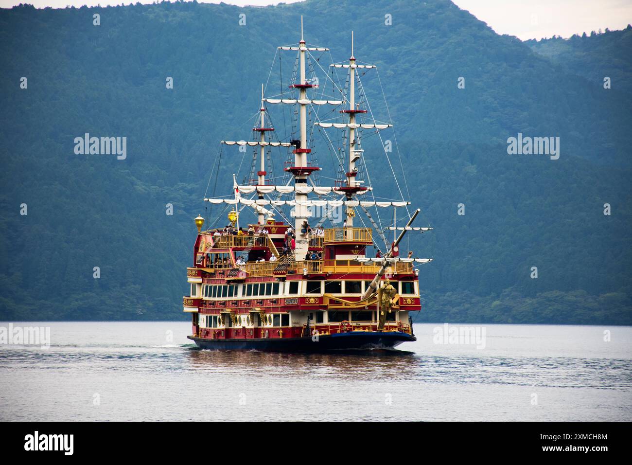 Classic boat tour of Hakone Sightseeing Cruise Pirate Ship sailing in ...