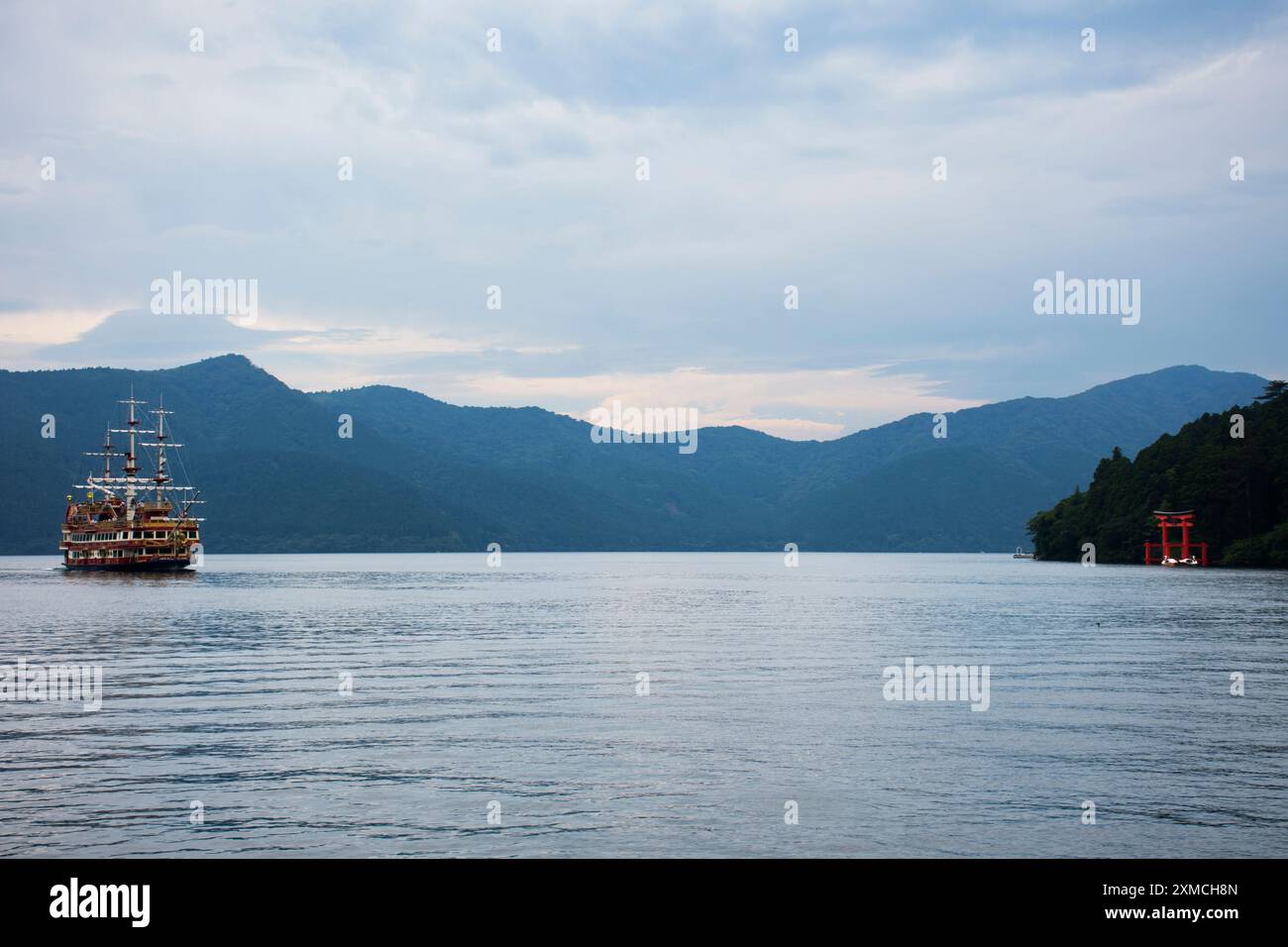 View landscape mountain in Lake Ashi and Classic boat tour or Hakone ...
