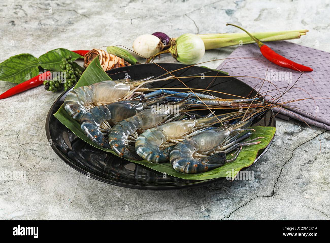 Raw blue river prawn in the plate for cooking Stock Photo - Alamy