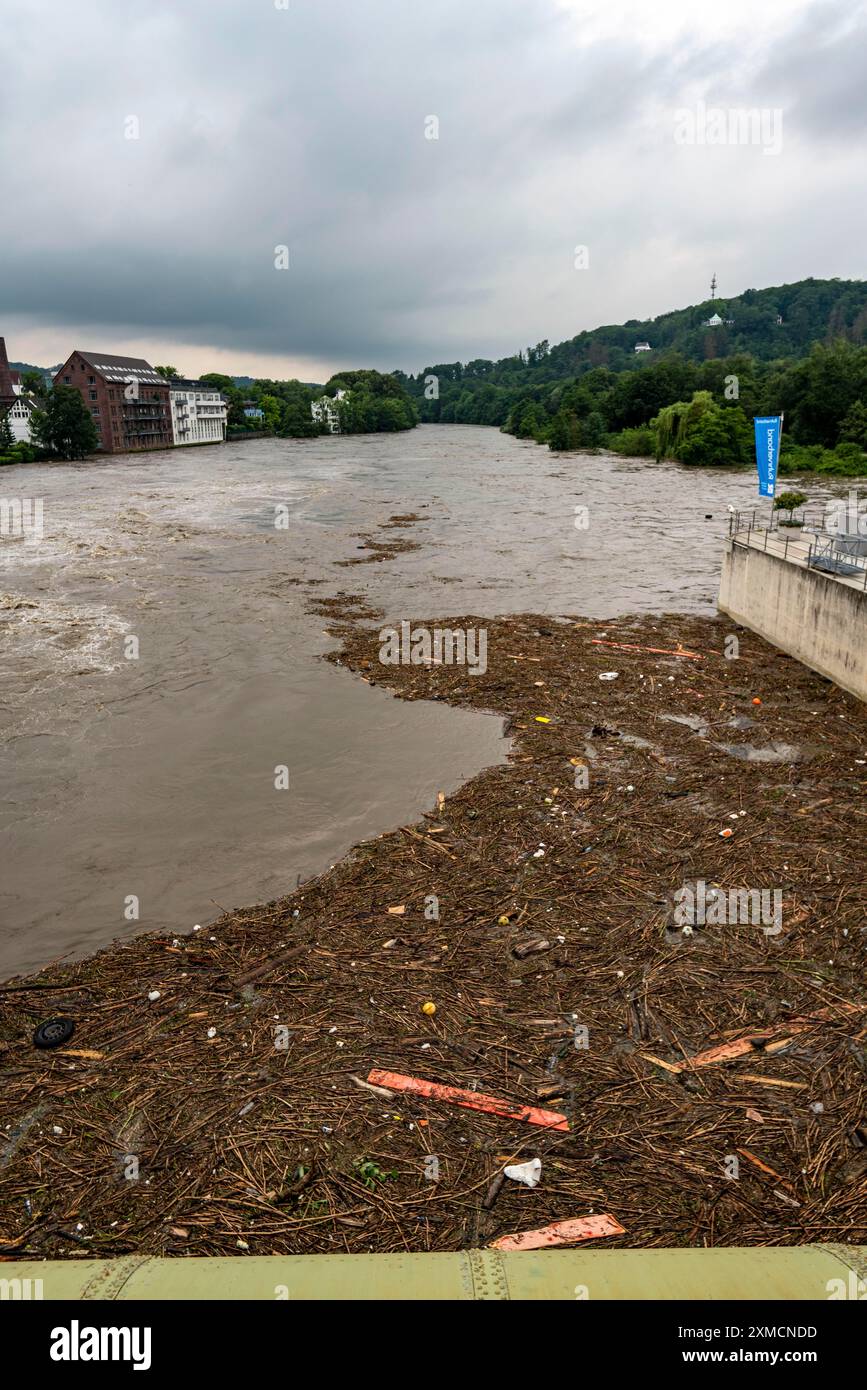 Weir of Lake Baldeney in Essen, the masses of water roar through the ...