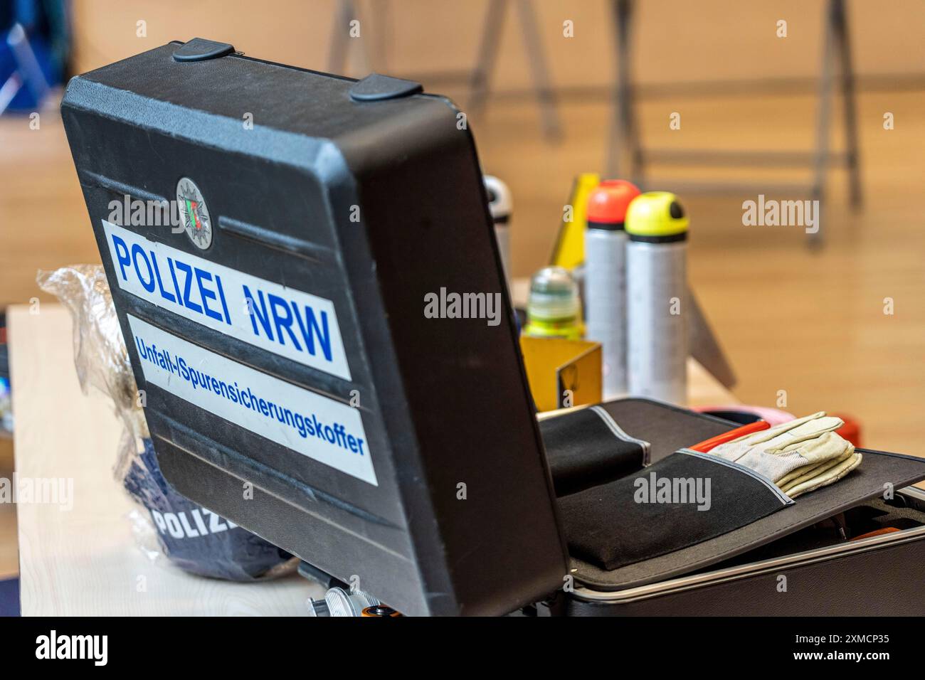 Accident forensic kit, equipment, by specialised accident teams ...