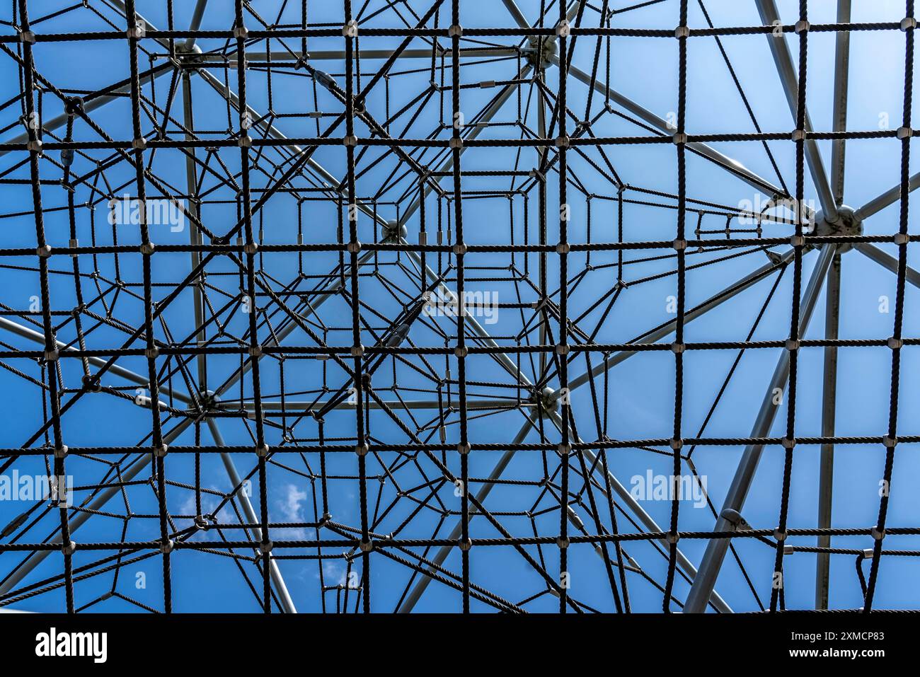 Climbing frame, climbing pyramid, symbolic image network, networking ...