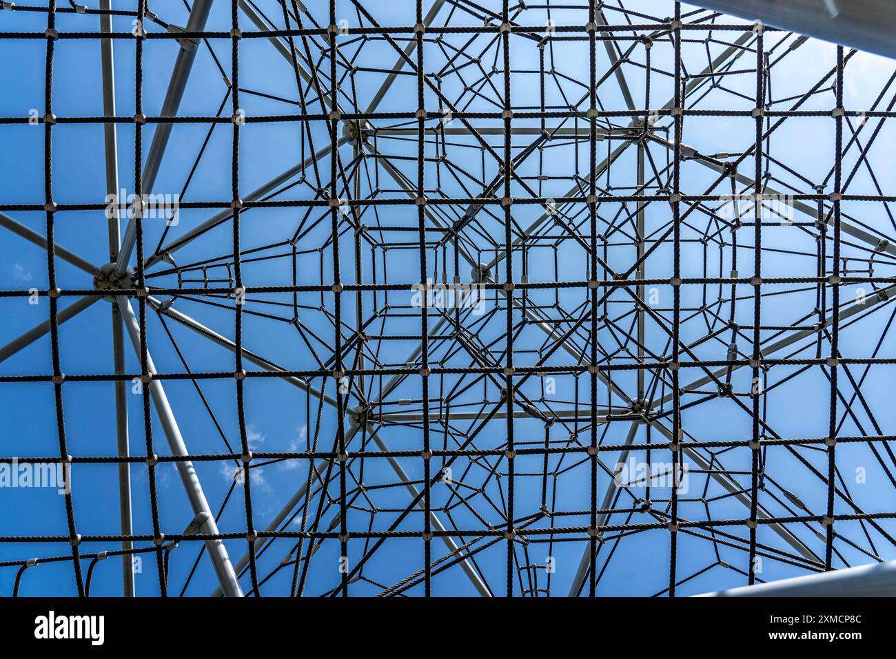 Climbing frame, climbing pyramid, symbolic image network, networking ...