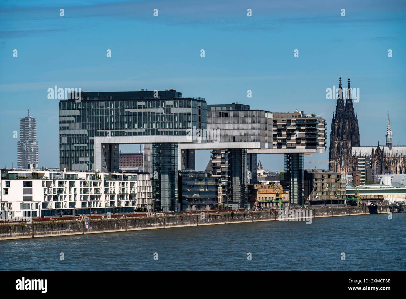 Crane buildings, at the customs harbour, Cologne South, residential and ...