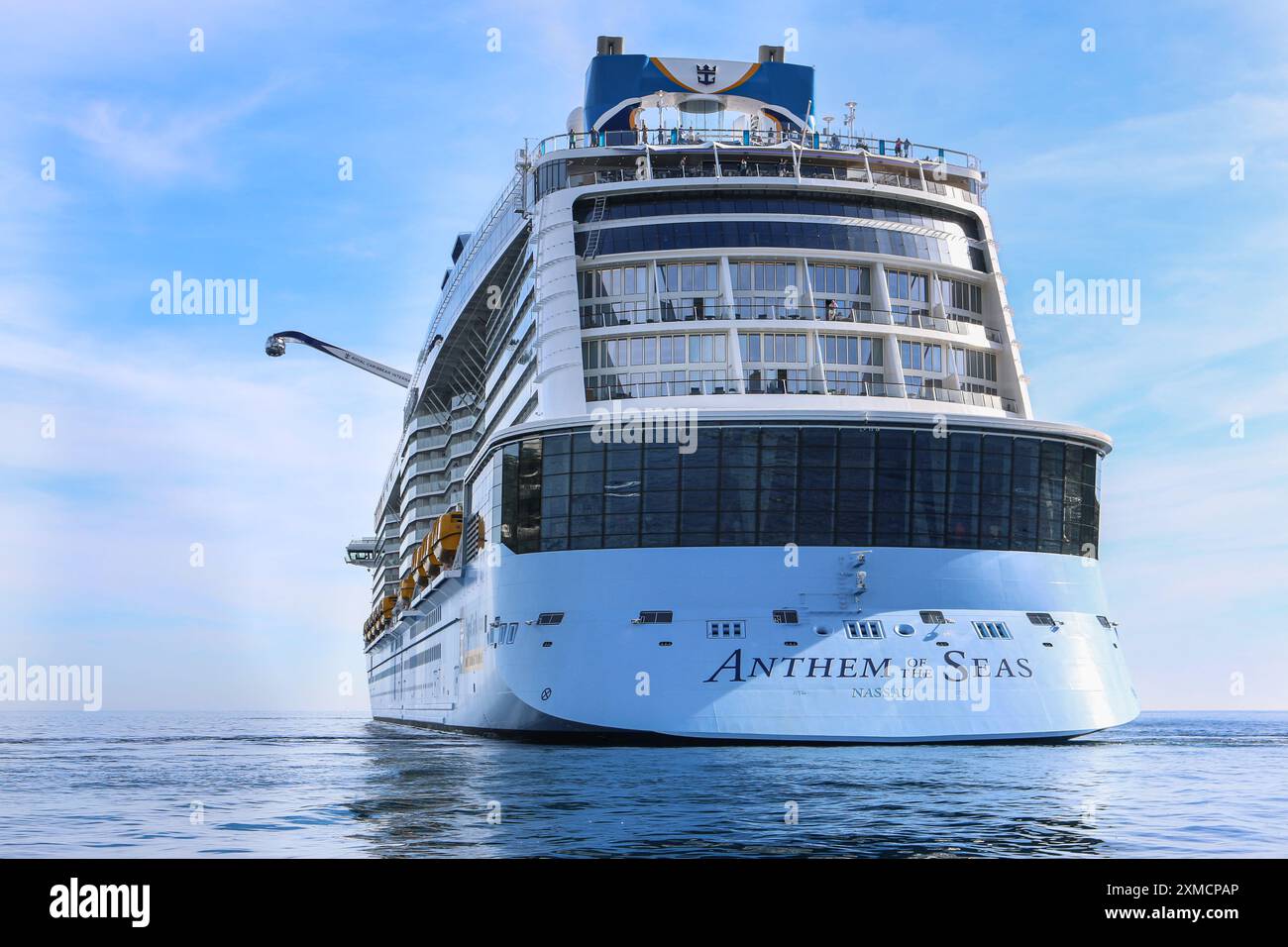 Nice, France : The giant Royal Caribbean's ANTHEM OF THE SEAS in ...