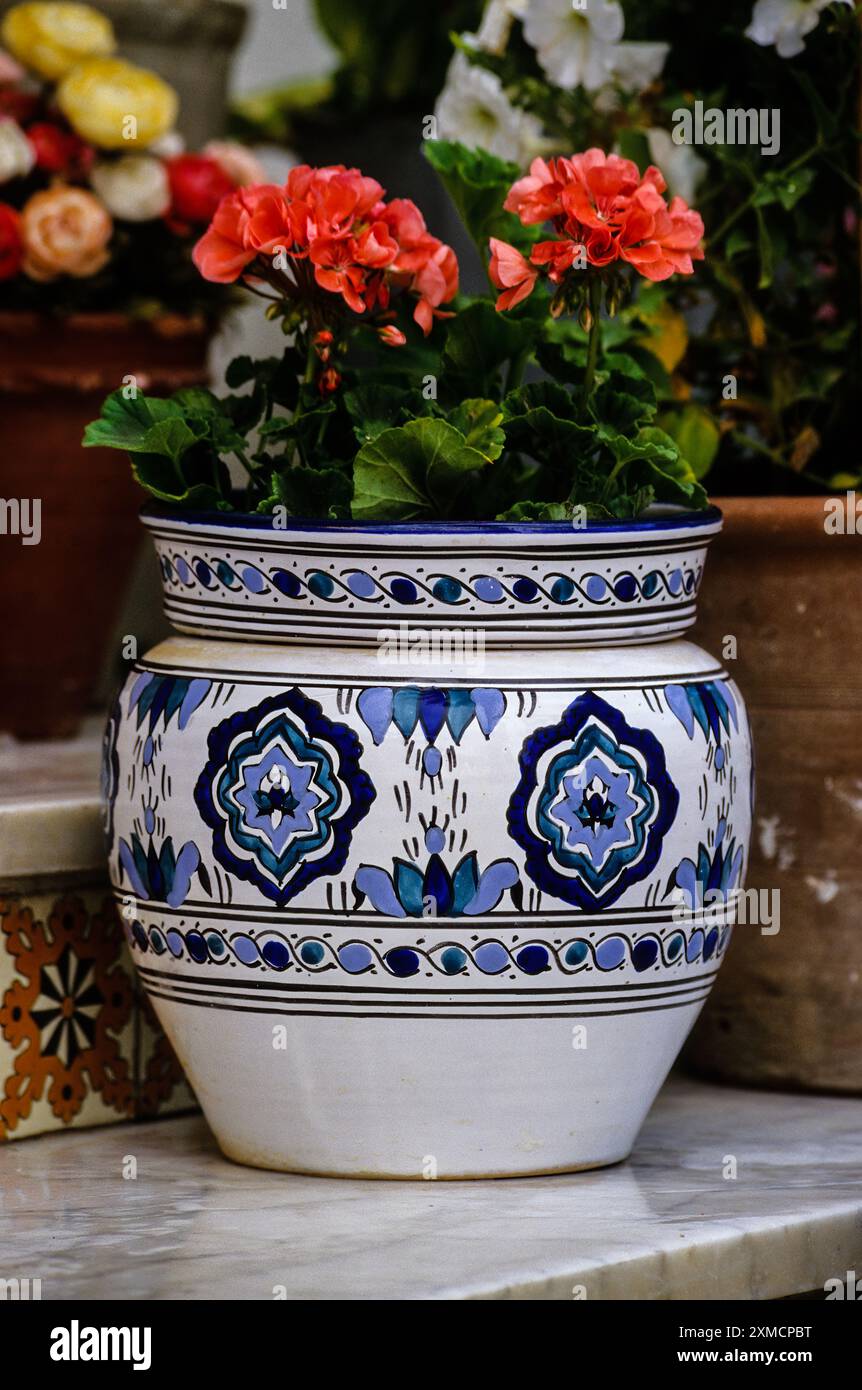 Ceramics nabeul tunisia pot nabeul hi-res stock photography and images ...