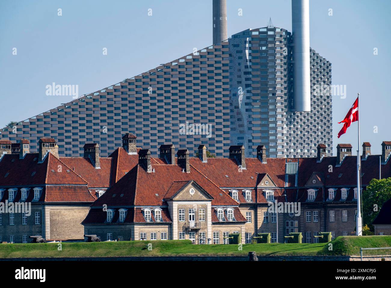 CopenHill, waste incineration plant and artificial ski slope, 90 metres ...