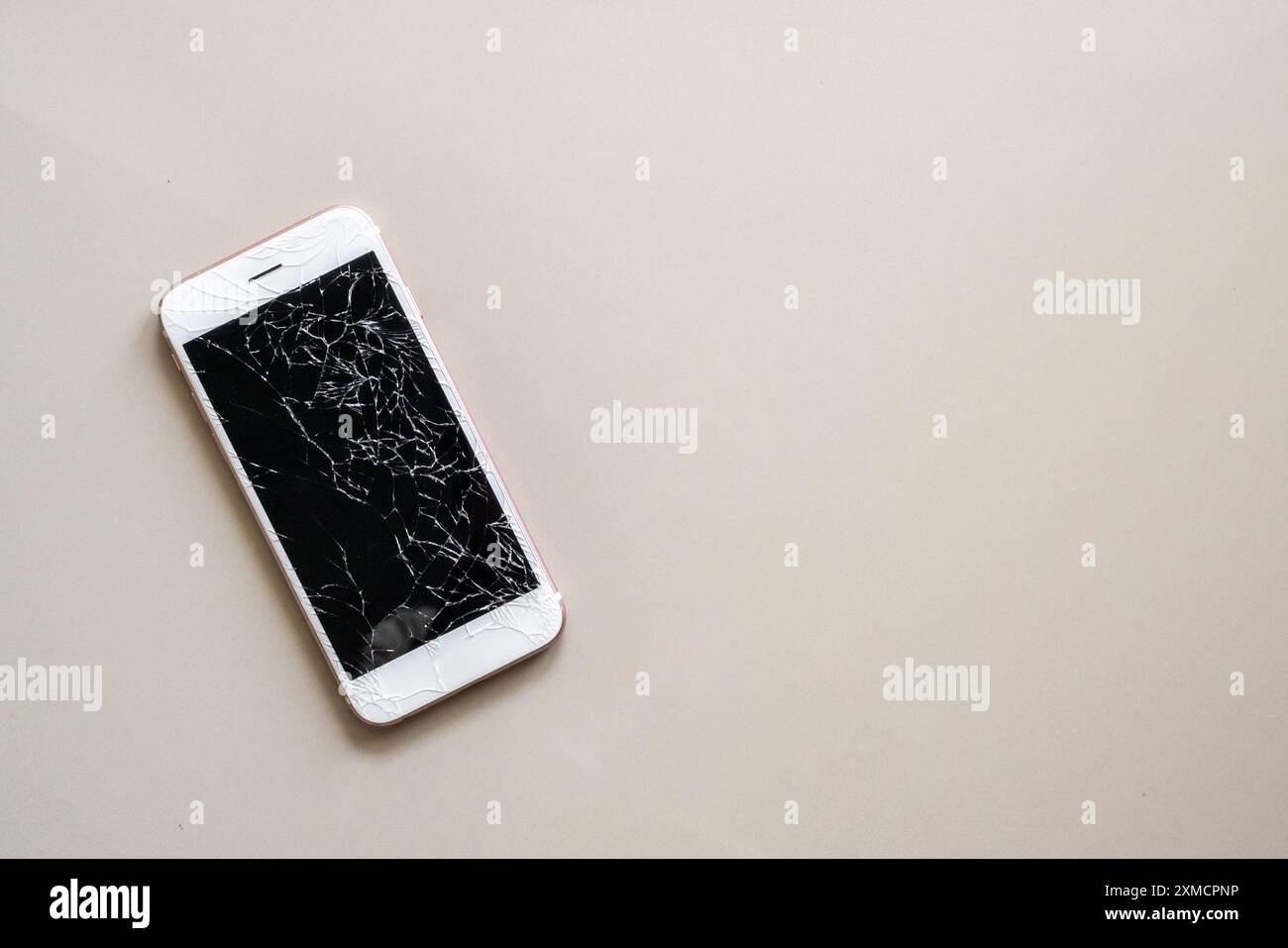 Smashed mobile phone floor hi-res stock photography and images - Alamy