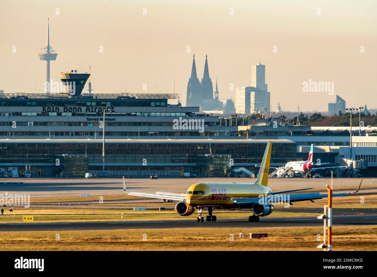 DHL Luftfracht, Cargo Boeing 757, aircraft landing at Cologne-Bonn ...
