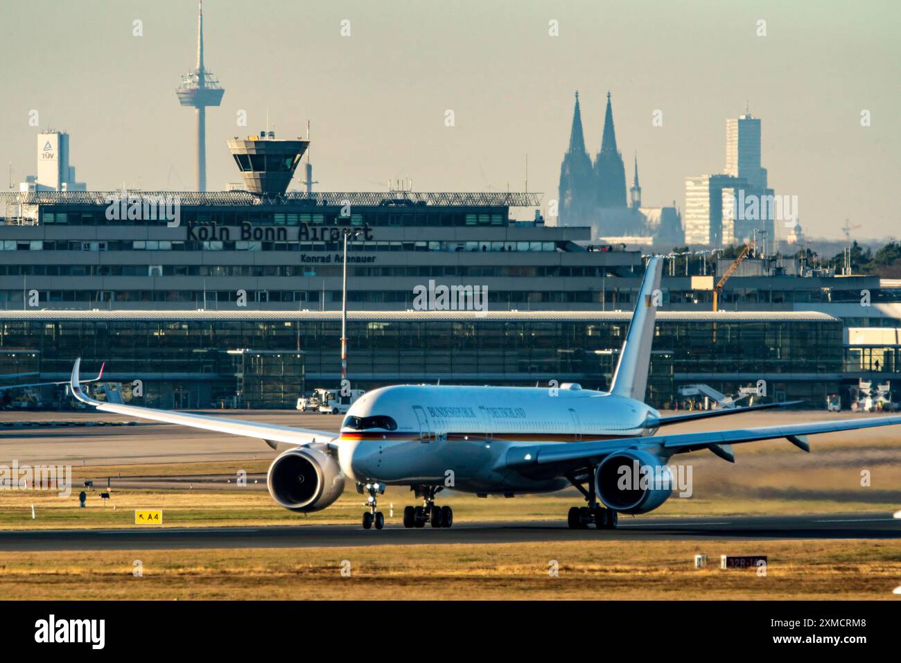 Airbus A350-900, of the BMvG, Air Force, on take-off at Cologne-Bonn ...