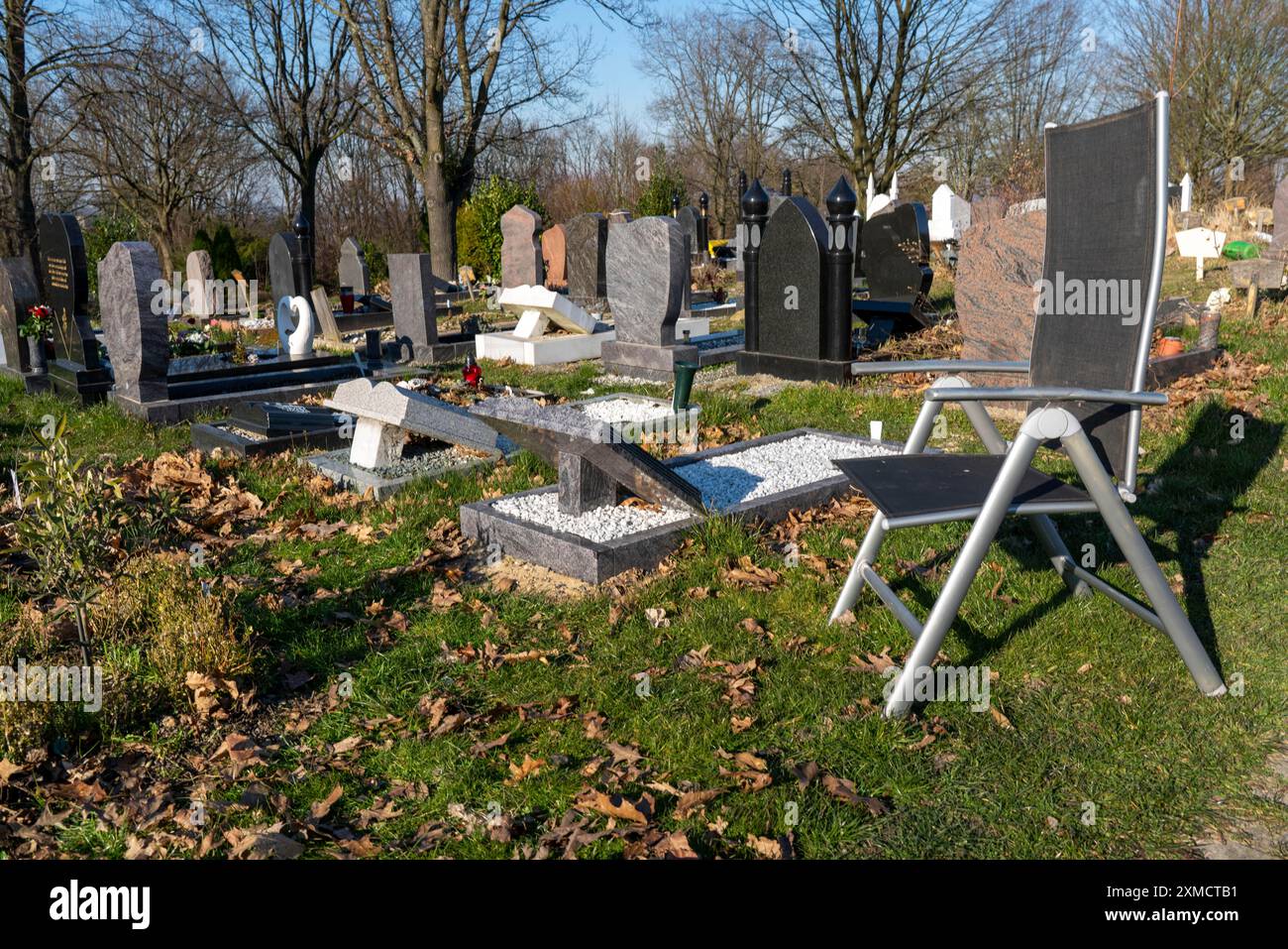 Islamic burial grounds at the Hallo cemetery in Essen-Stoppenberg, one ...