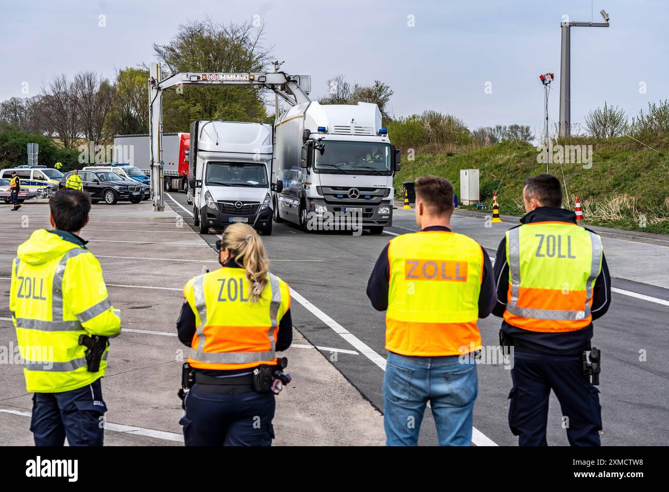 Customs X-ray inspection system, can X-ray entire trucks and check for ...